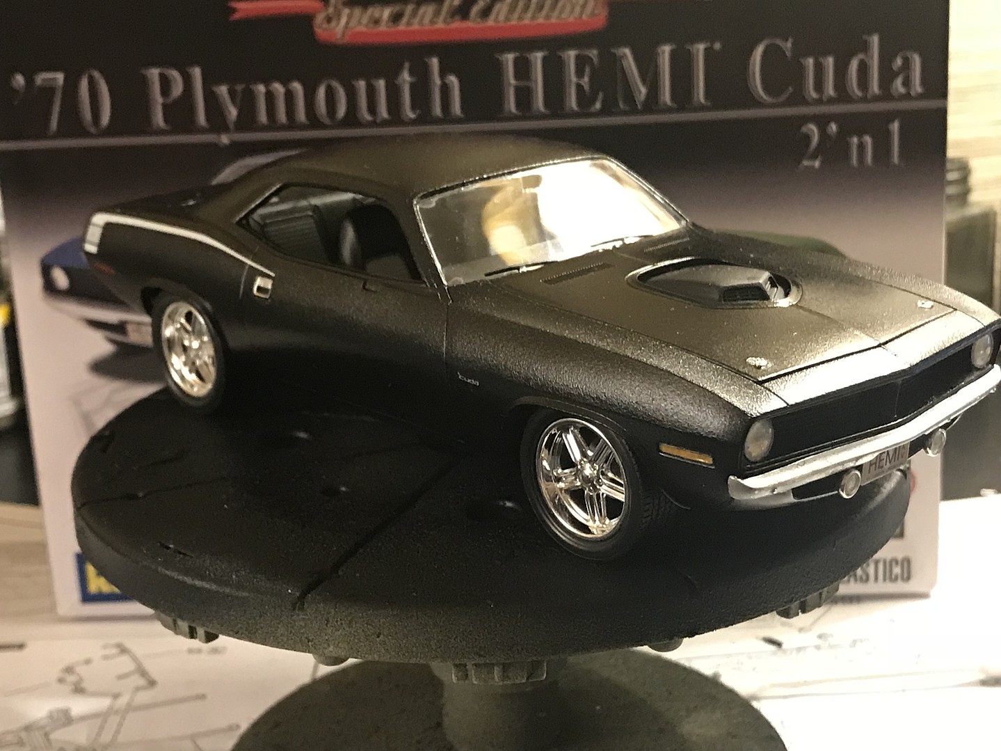 1970 Plymouth Hemi Cuda 2'n1 -- Plastic Model Car Kit -- 1/25 Scale ...