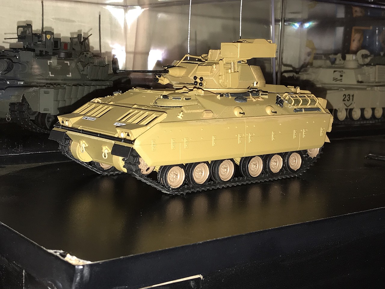 M2 Bradley IFV Tank -- Plastic Model Military Vehicle Kit -- 1/35 ...