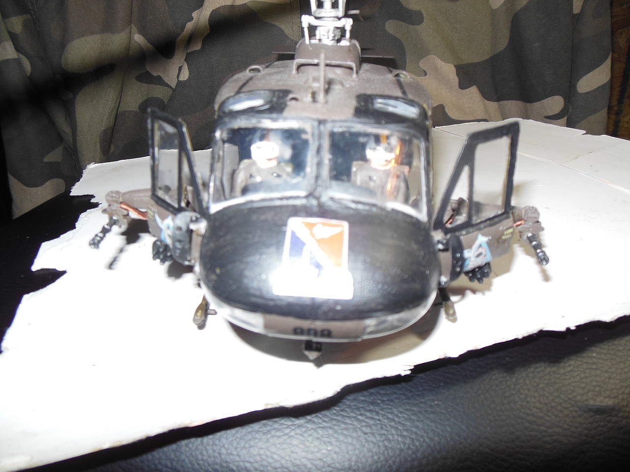 UH-1D Huey Gunship -- Plastic Model Helicopter Kit -- 1/32 Scale ...