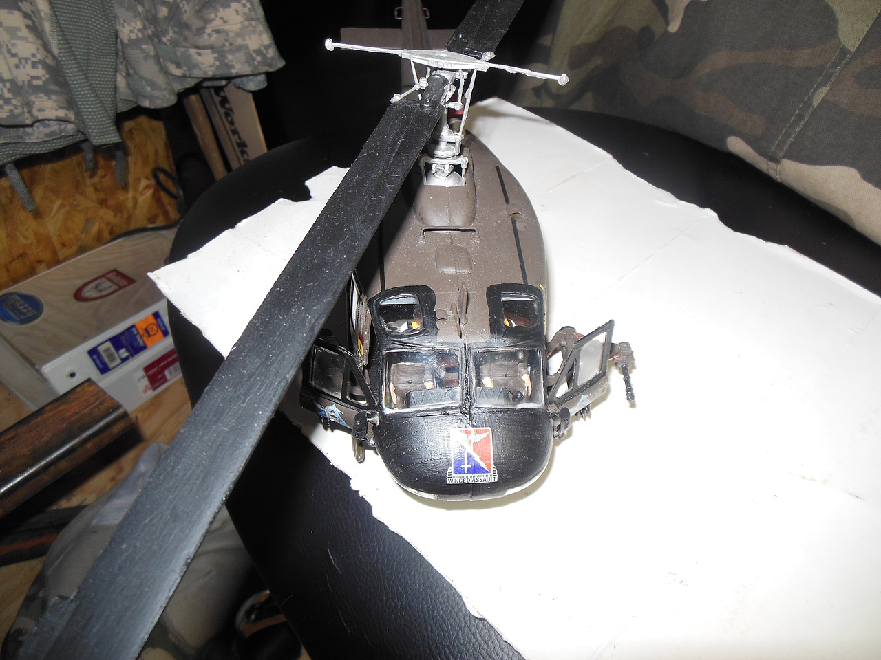 UH-1D Huey Gunship -- Plastic Model Helicopter Kit -- 1/32 Scale ...