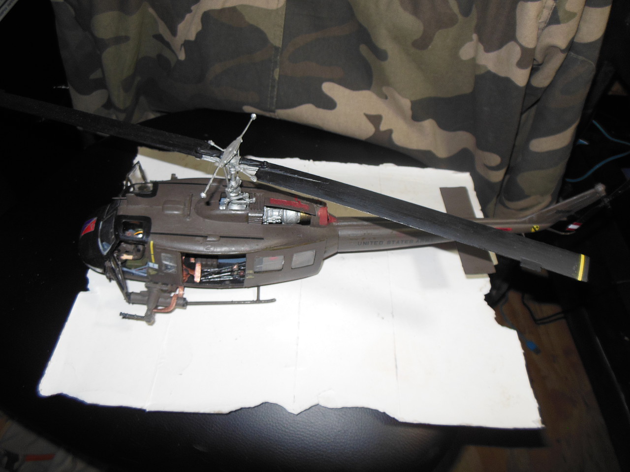 UH-1D Huey Gunship -- Plastic Model Helicopter Kit -- 1/32 Scale ...