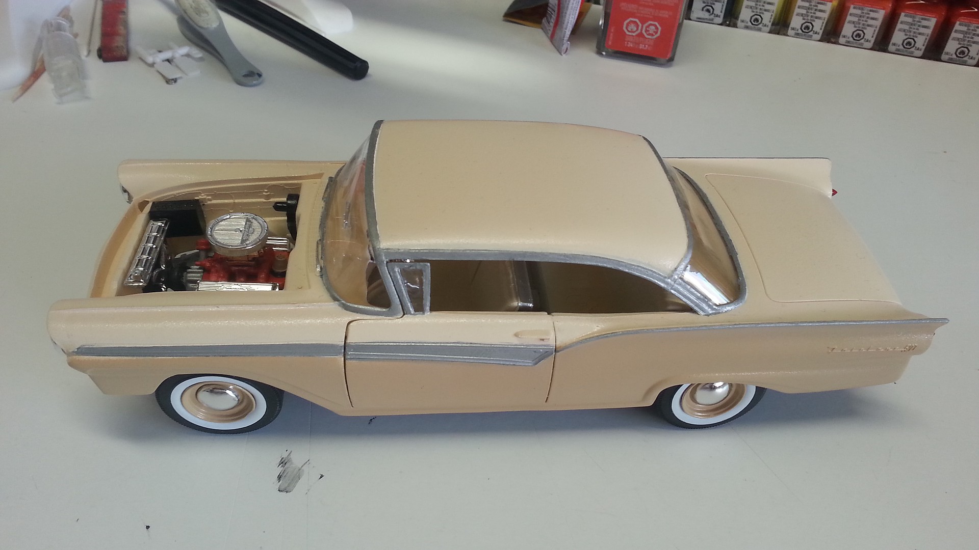 1957 Ford Hardtop -- Plastic Model Car Kit -- 1/25 Scale -- #1010-12 ...
