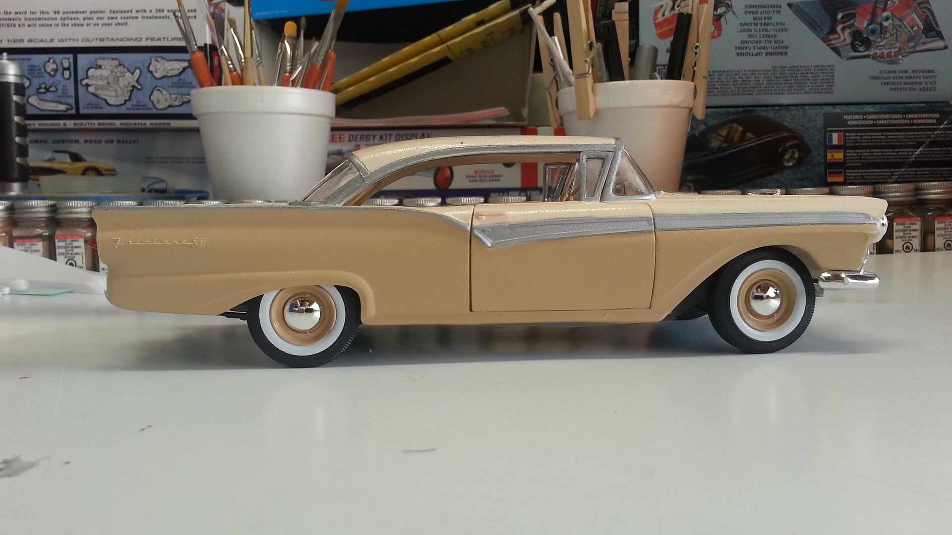 1957 Ford Hardtop -- Plastic Model Car Kit -- 1/25 Scale -- #1010-12 ...