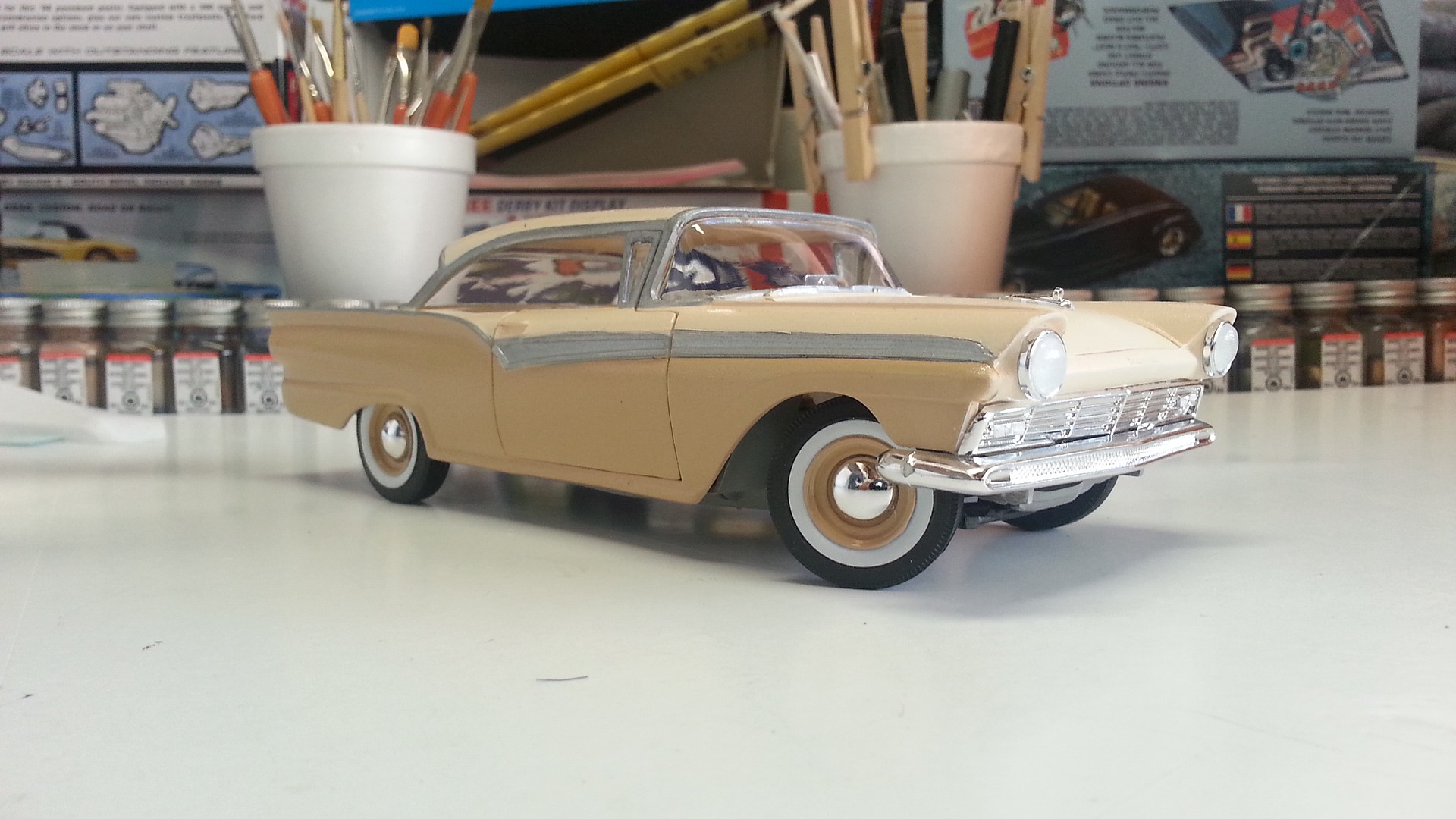 1957 Ford Hardtop -- Plastic Model Car Kit -- 1/25 Scale -- #1010-12 ...