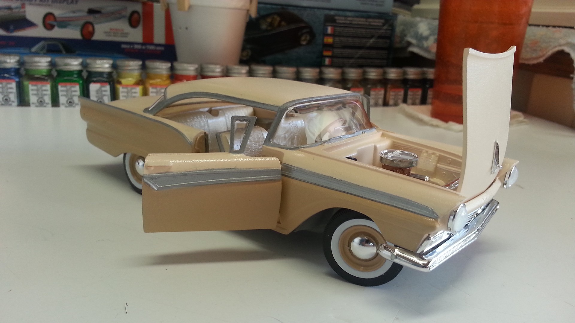 1957 Ford Hardtop -- Plastic Model Car Kit -- 1/25 Scale -- #1010-12 ...