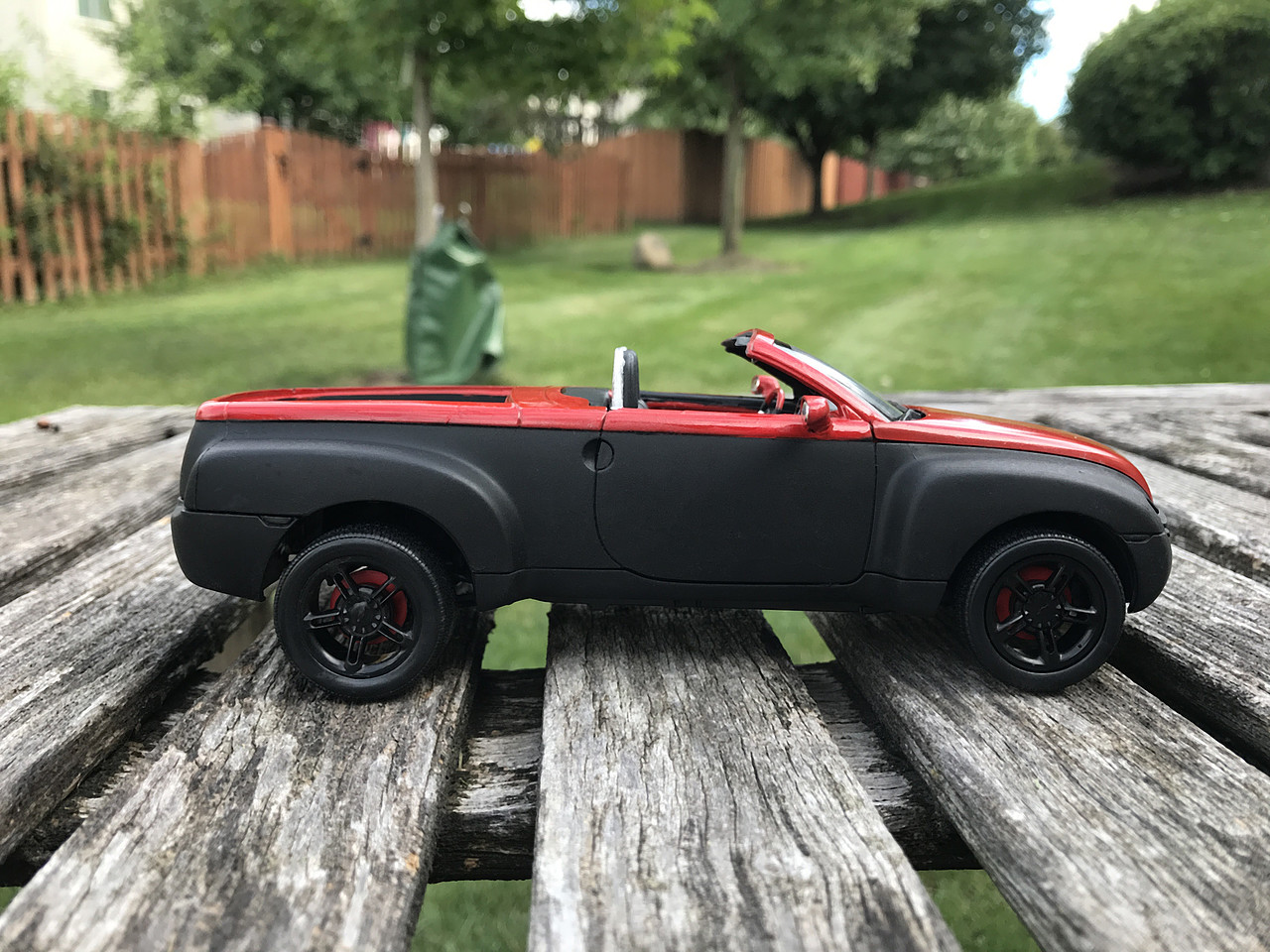 2003 Chevy SSR -- Plastic Model Car Kit -- 1/25 Scale -- #854052 ...