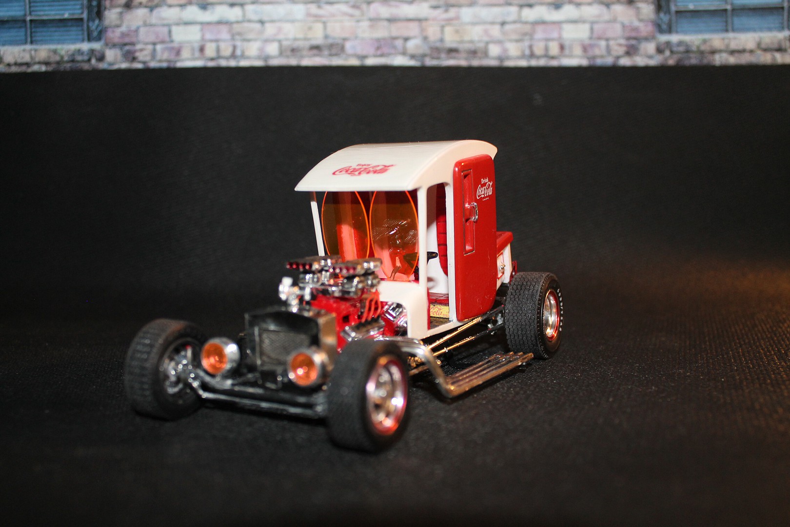 Coca Cola Vending Machine Show Rod SE -- Plastic Model Car Kit -- 1/25 ...