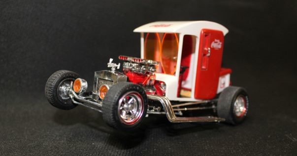 Coca Cola Vending Machine Show Rod SE -- Plastic Model Car Kit -- 1/25 ...