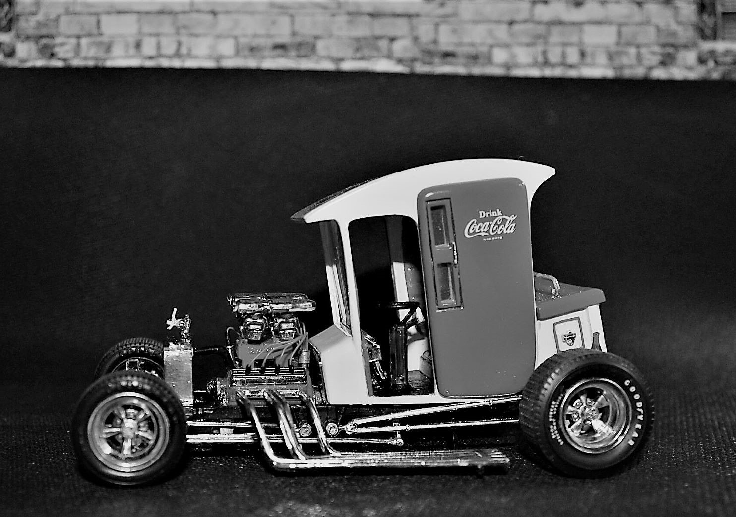 Coca Cola Vending Machine Show Rod SE -- Plastic Model Car Kit -- 1/25 ...