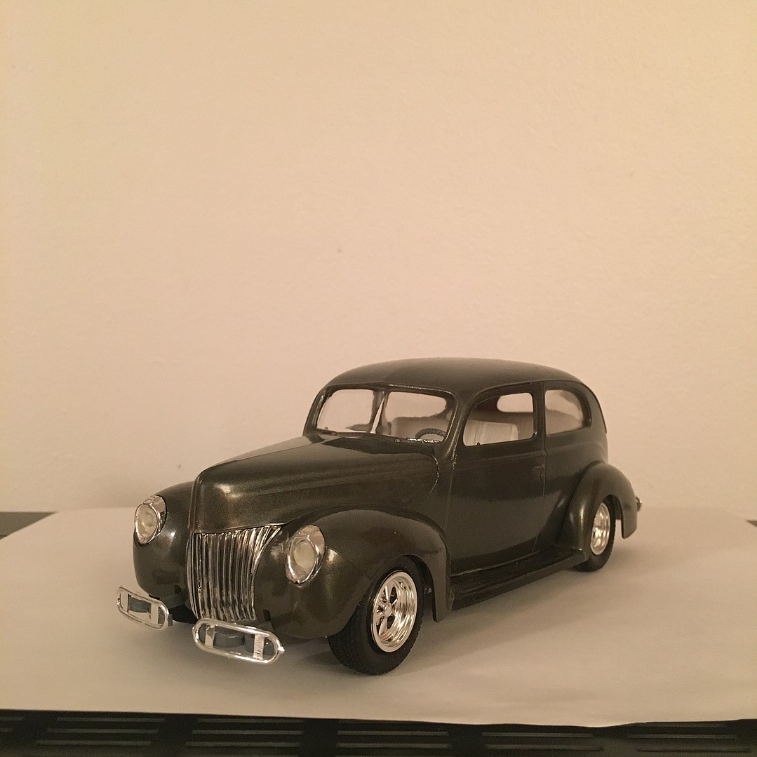 1940 Ford Sedan (OAS) -- Plastic Model Car Kit -- 1/25 Scale -- #1088 ...