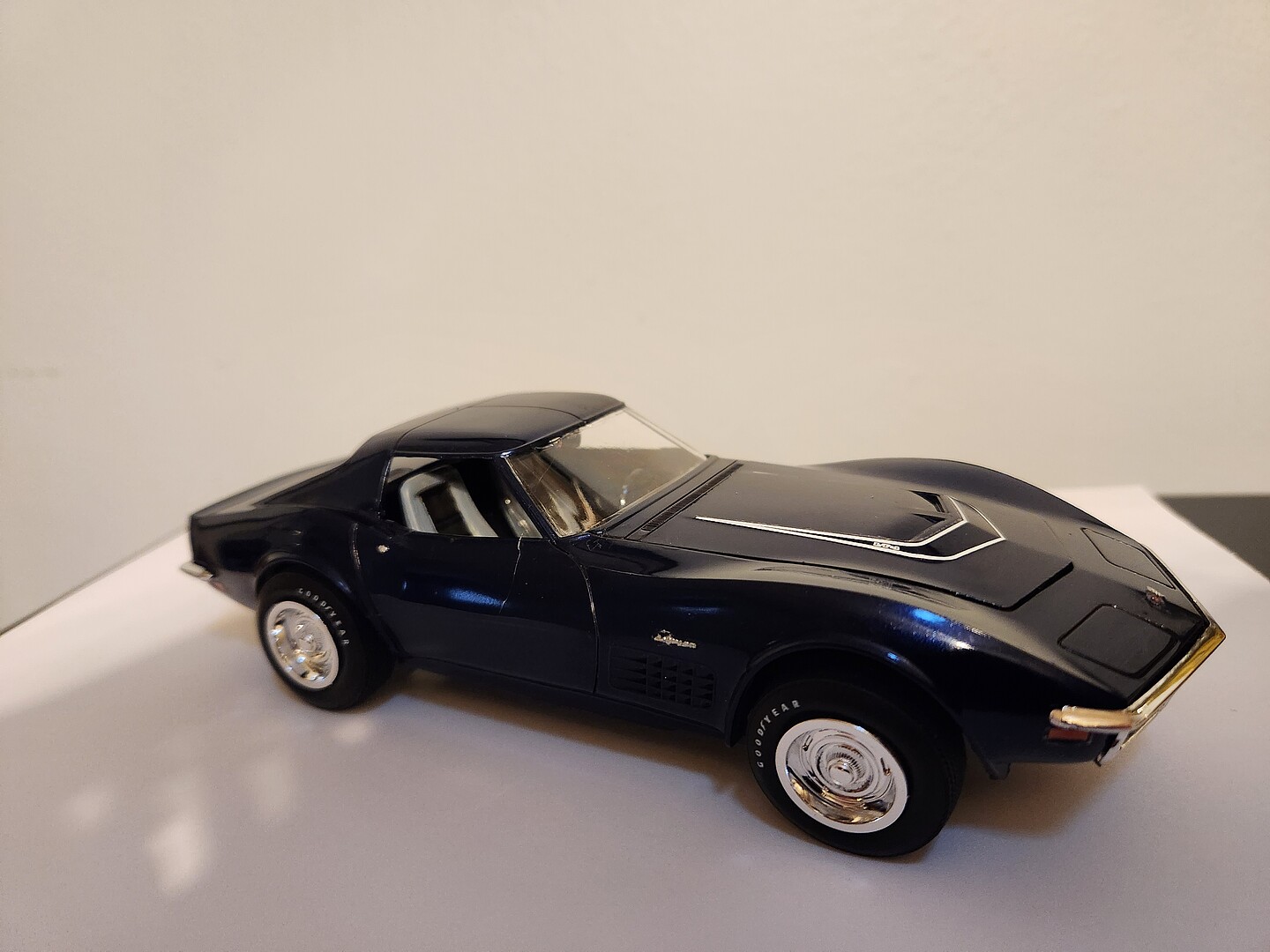 1970 Chevy Corvette Coupe -- Plastic Model Car Kit -- 1/25 Scale ...