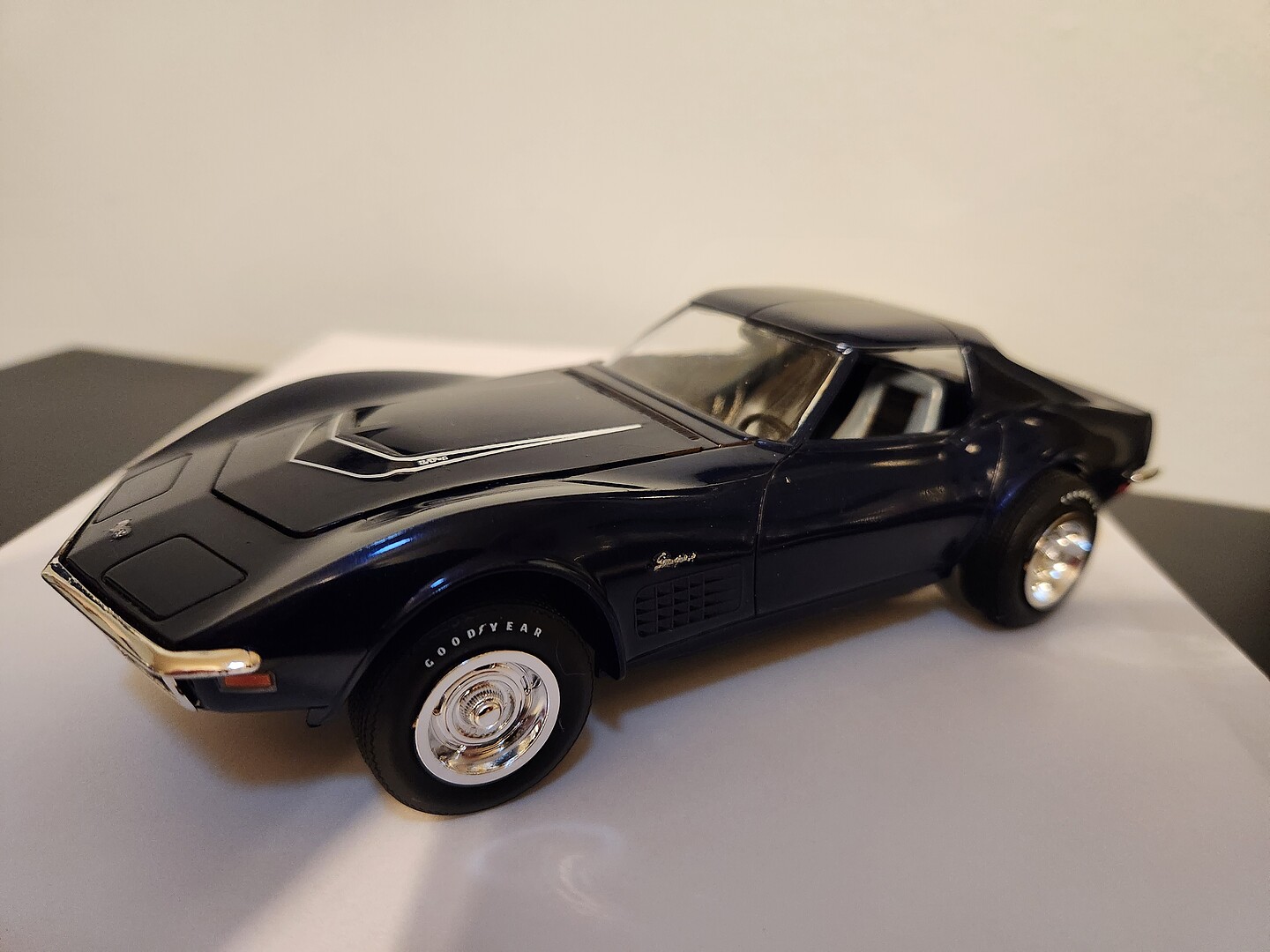 1970 Chevy Corvette Coupe -- Plastic Model Car Kit -- 1/25 Scale ...