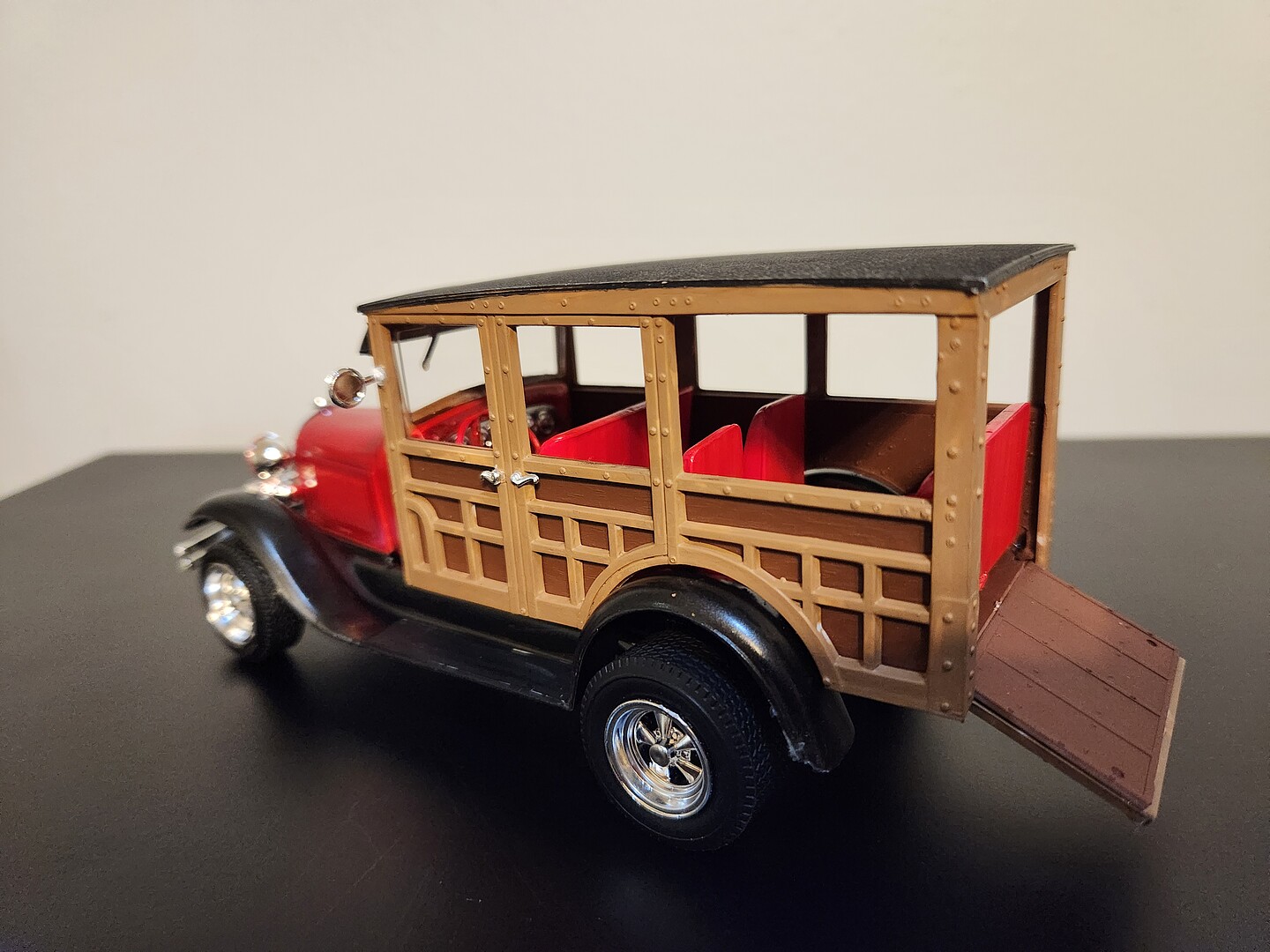 1929 Ford Woody Pickup Truck -- Plastic Model Vehicle Kit -- 1/25 Scale ...