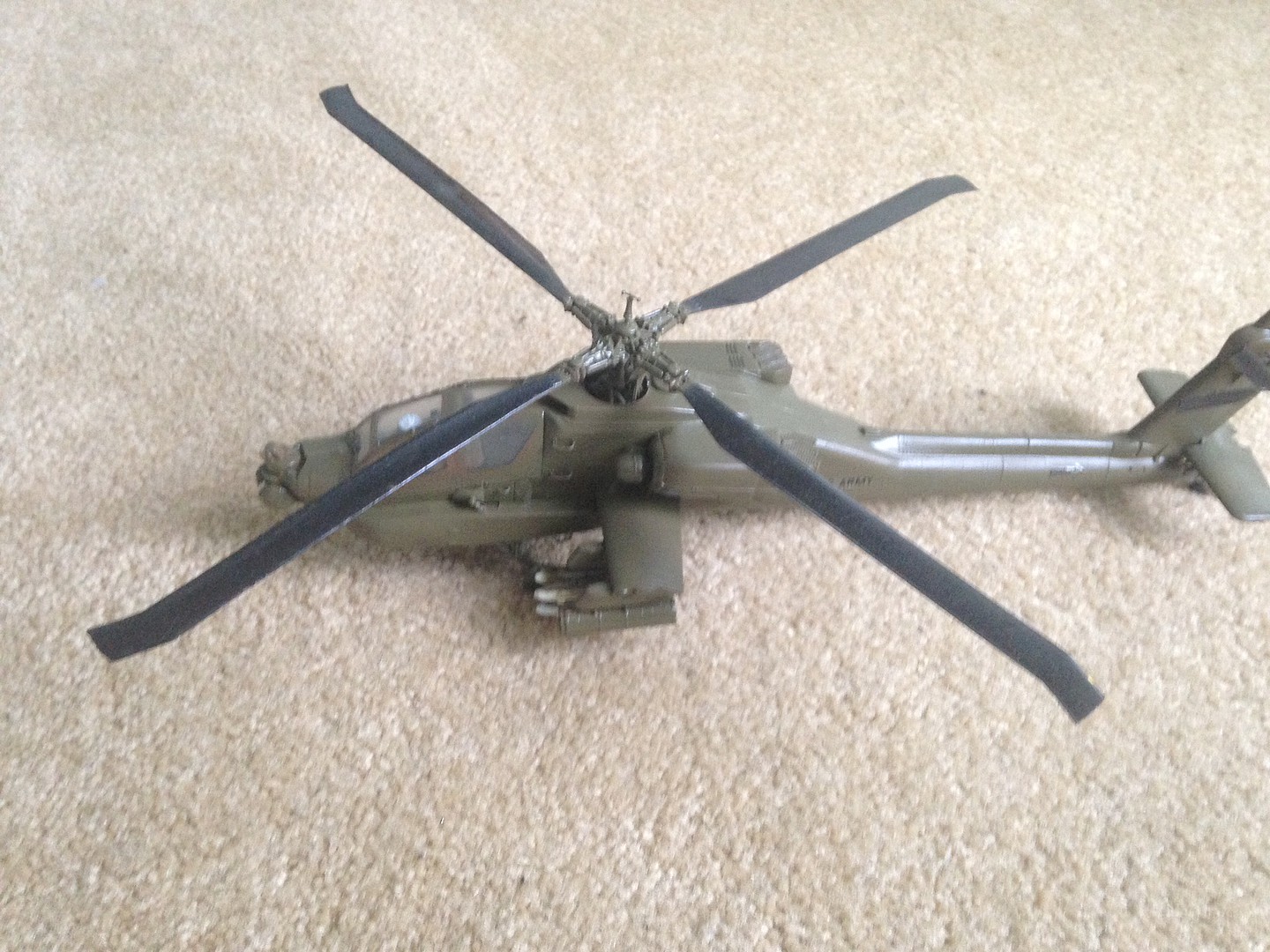 AH-64 Apache -- Plastic Model Helicopter Kit -- 1/48 Scale -- #855443 ...