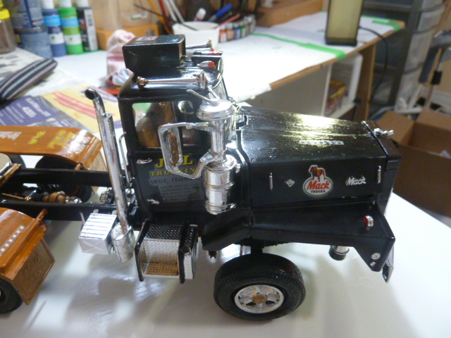 Mack DM800 Semi Tractor Cab -- Plastic Model Truck Vehicle Kit -- 1/25 ...