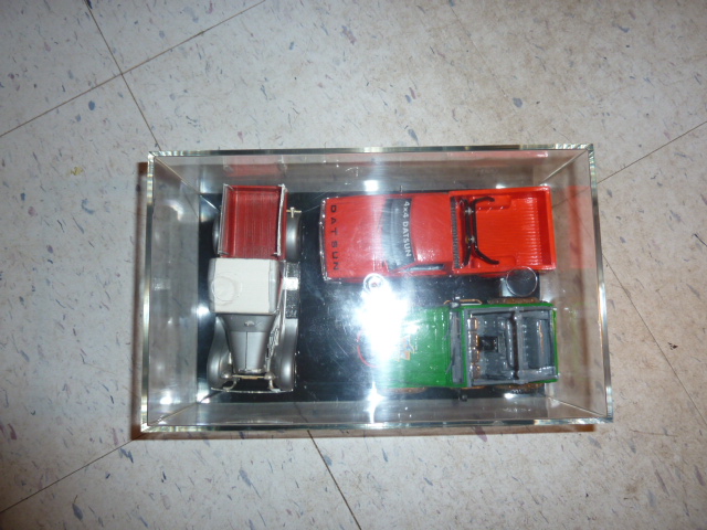 1/18 Auto & 1/35 Military Showcase (Black Base) -- Plastic Model ...