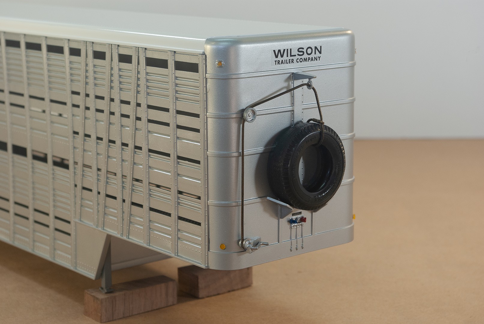 Wilson Livestock Van Trailer -- Plastic Model Vehicle Kit -- 1/25 Scale ...