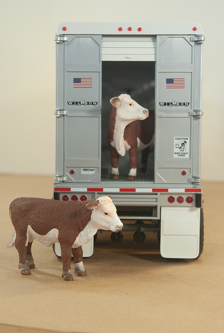 Wilson Livestock Van Trailer -- Plastic Model Vehicle Kit -- 1/25 Scale ...