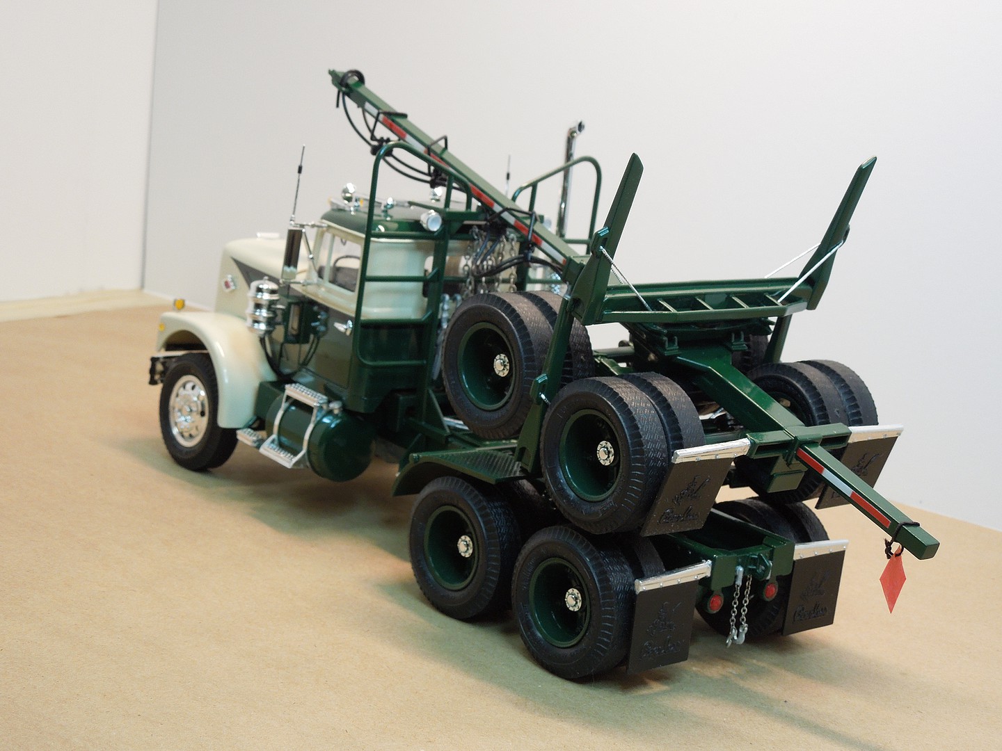 Peerless Logging Trailer -- Plastic Model Vehicle Kit -- 1/25 Scale ...