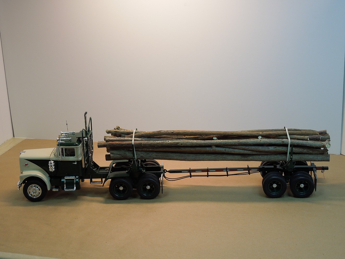 Peerless Logging Trailer -- Plastic Model Vehicle Kit -- 1/25 Scale ...