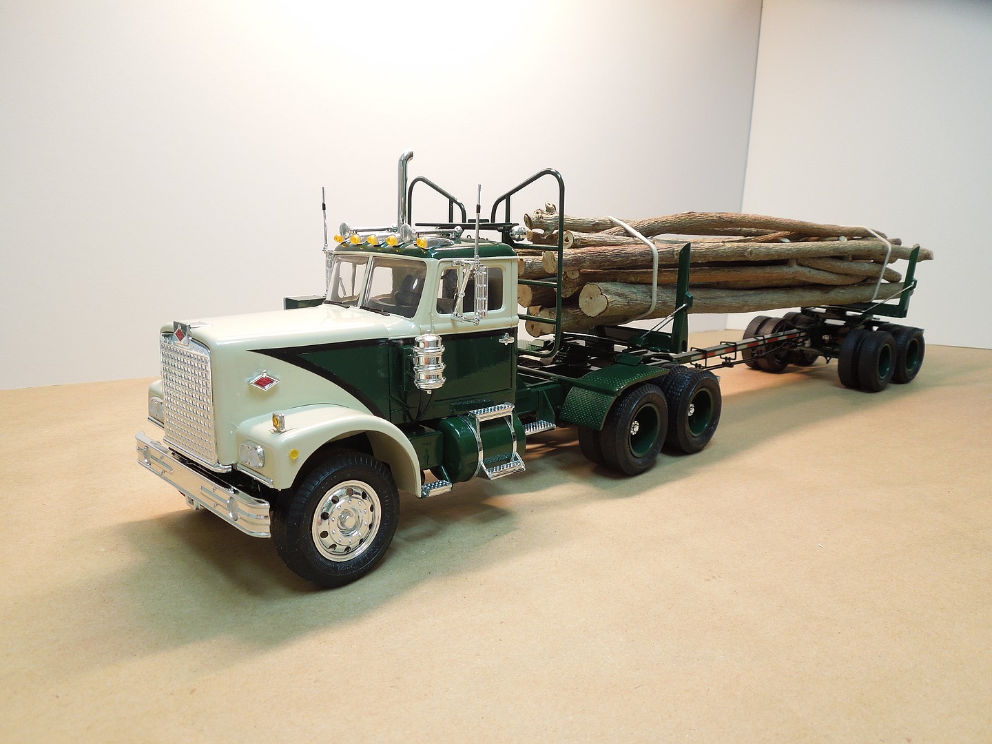 Peerless Logging Trailer -- Plastic Model Vehicle Kit -- 1/25 Scale ...