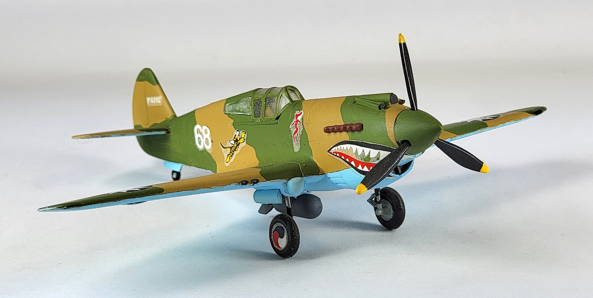 Curtiss P-40B Tomahawk -- Plastic Model Airplane Kit -- 1/72 Scale ...