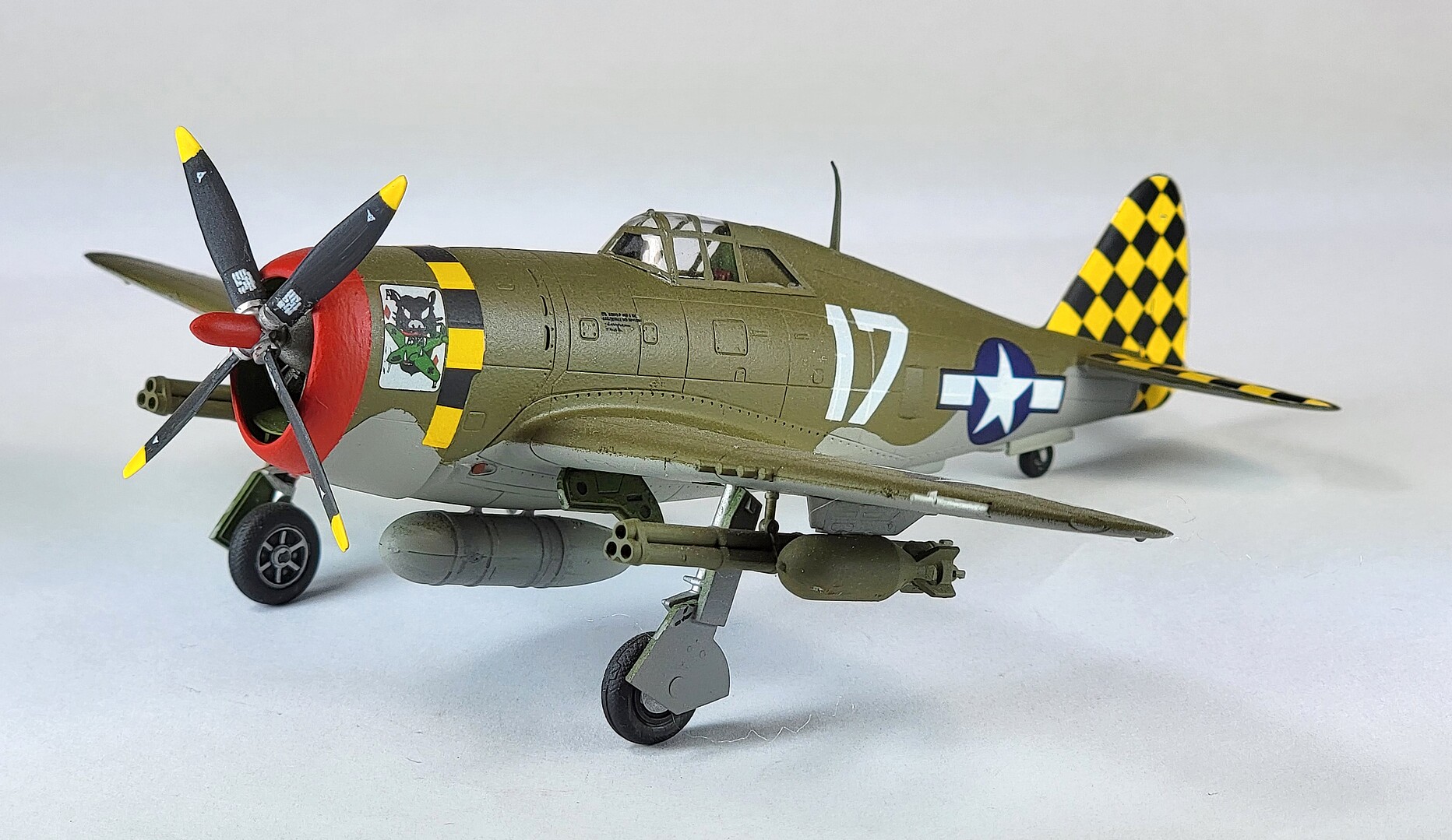 P47D Razorback Fighter -- Plastic Model Airplane Kit -- 1/72 Scale ...