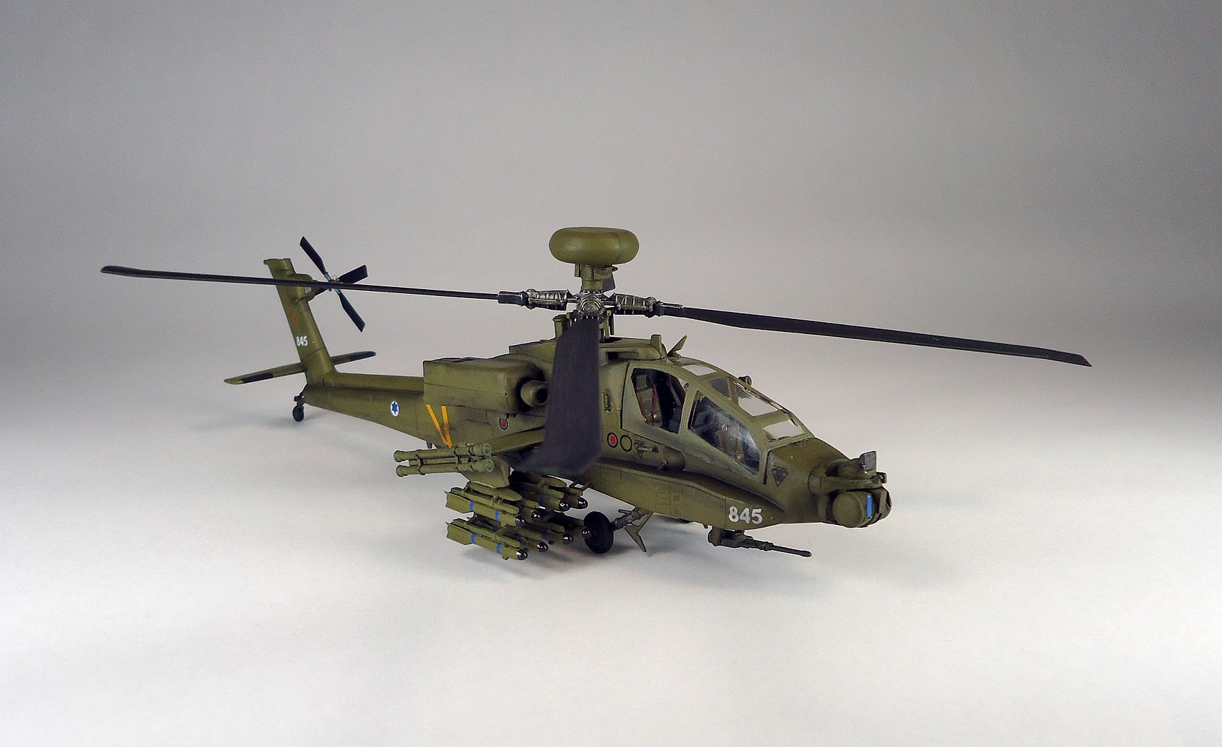 Apache AH-64A USA -- Plastic Model Helicopter Kit -- 1/72 Scale ...