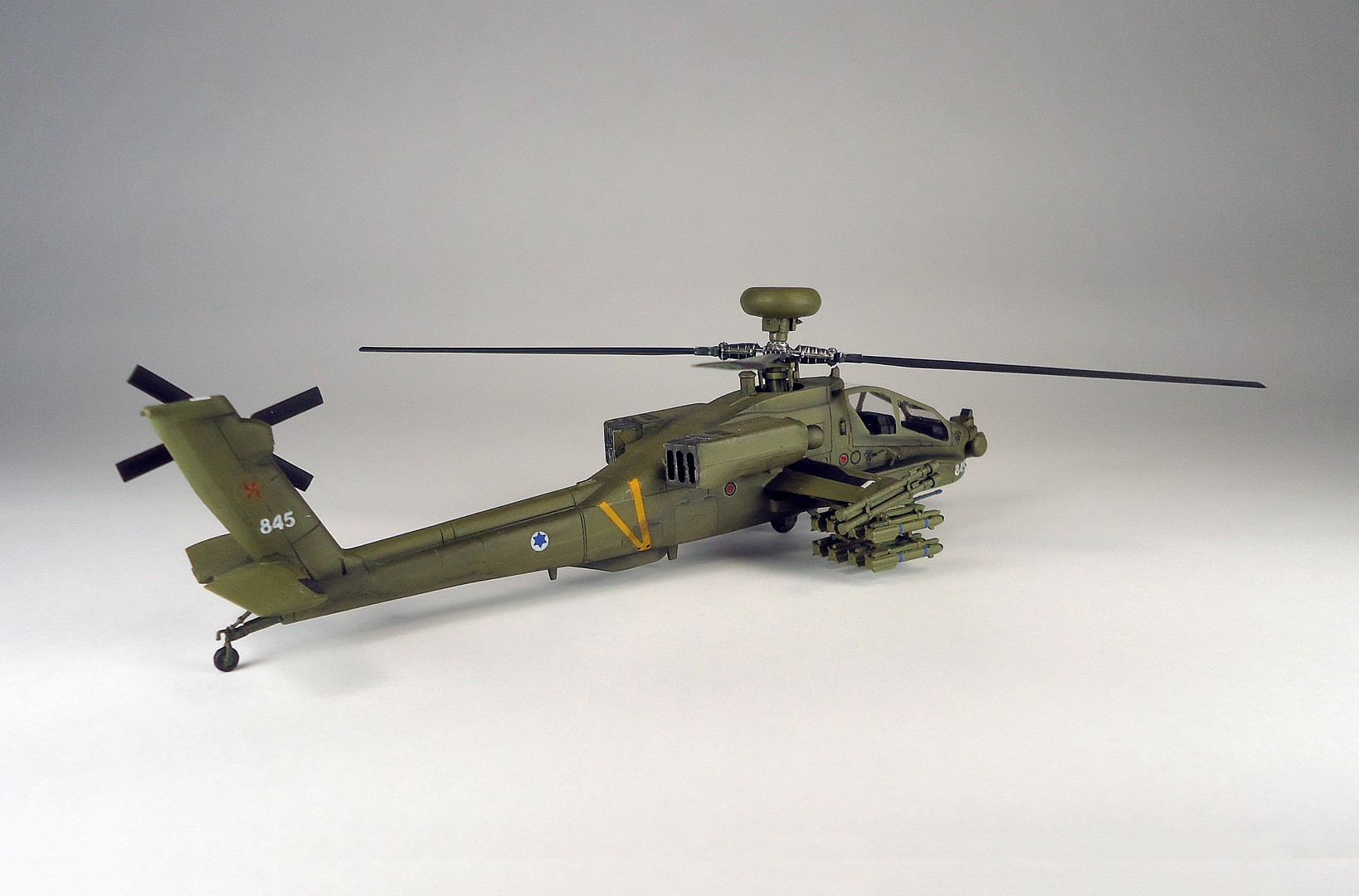 Apache AH-64A USA -- Plastic Model Helicopter Kit -- 1/72 Scale ...