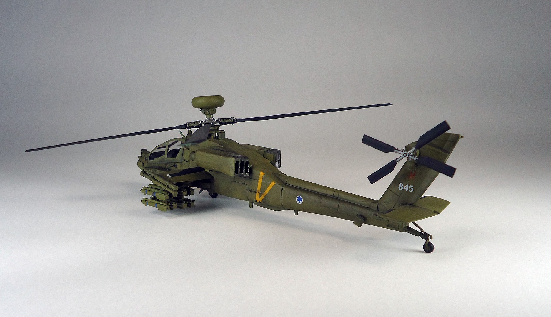 Apache AH-64A USA -- Plastic Model Helicopter Kit -- 1/72 Scale ...