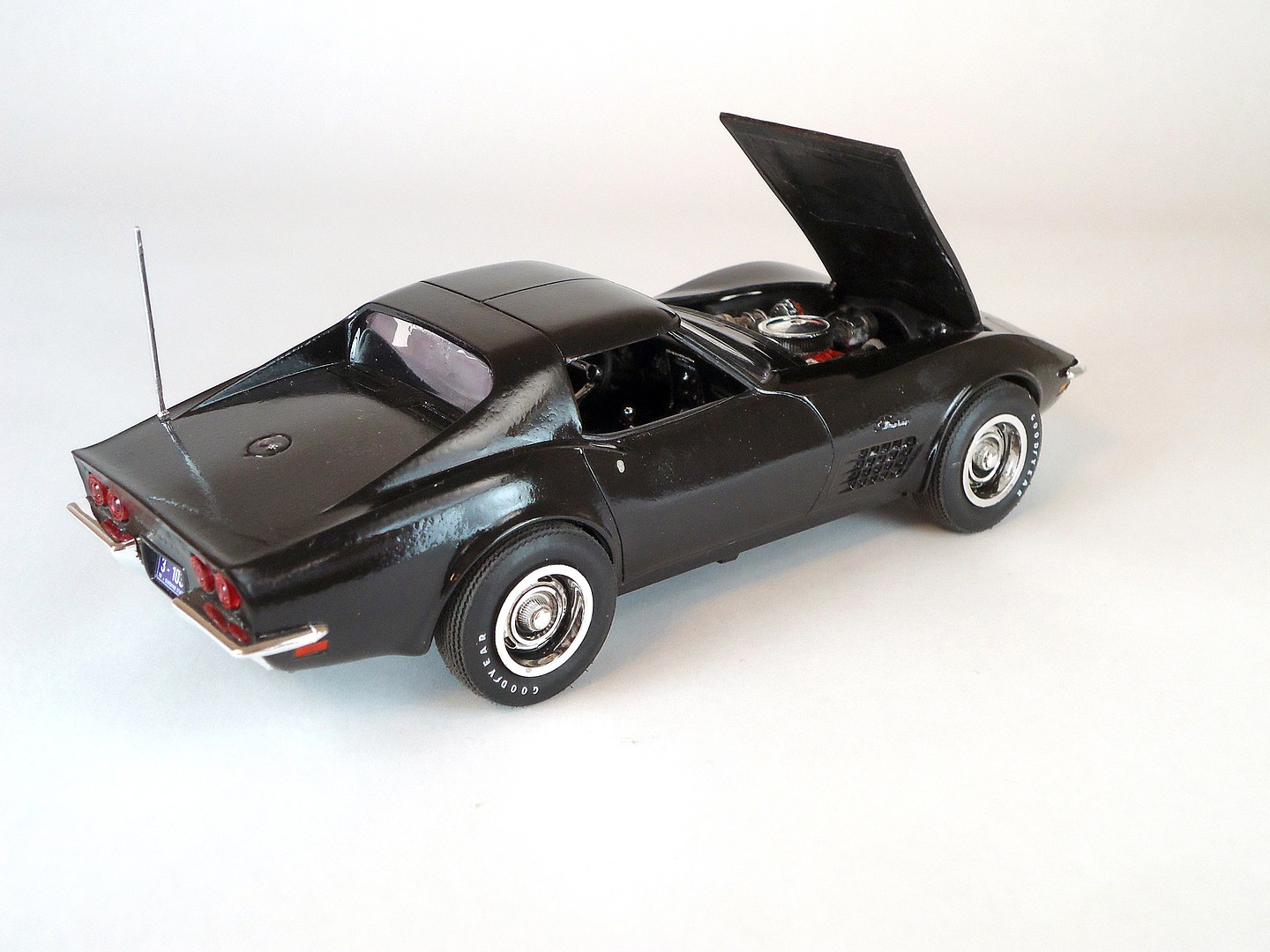 1970 Chevy Corvette Coupe -- Plastic Model Car Kit -- 1/25 Scale ...