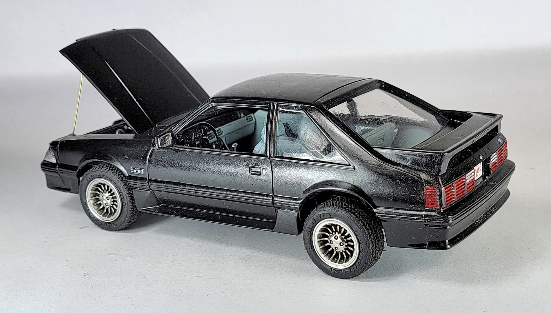 '88 Ford Mustang GT -- Plastic Model Car Vehicle Kit -- 1/25 Scale ...