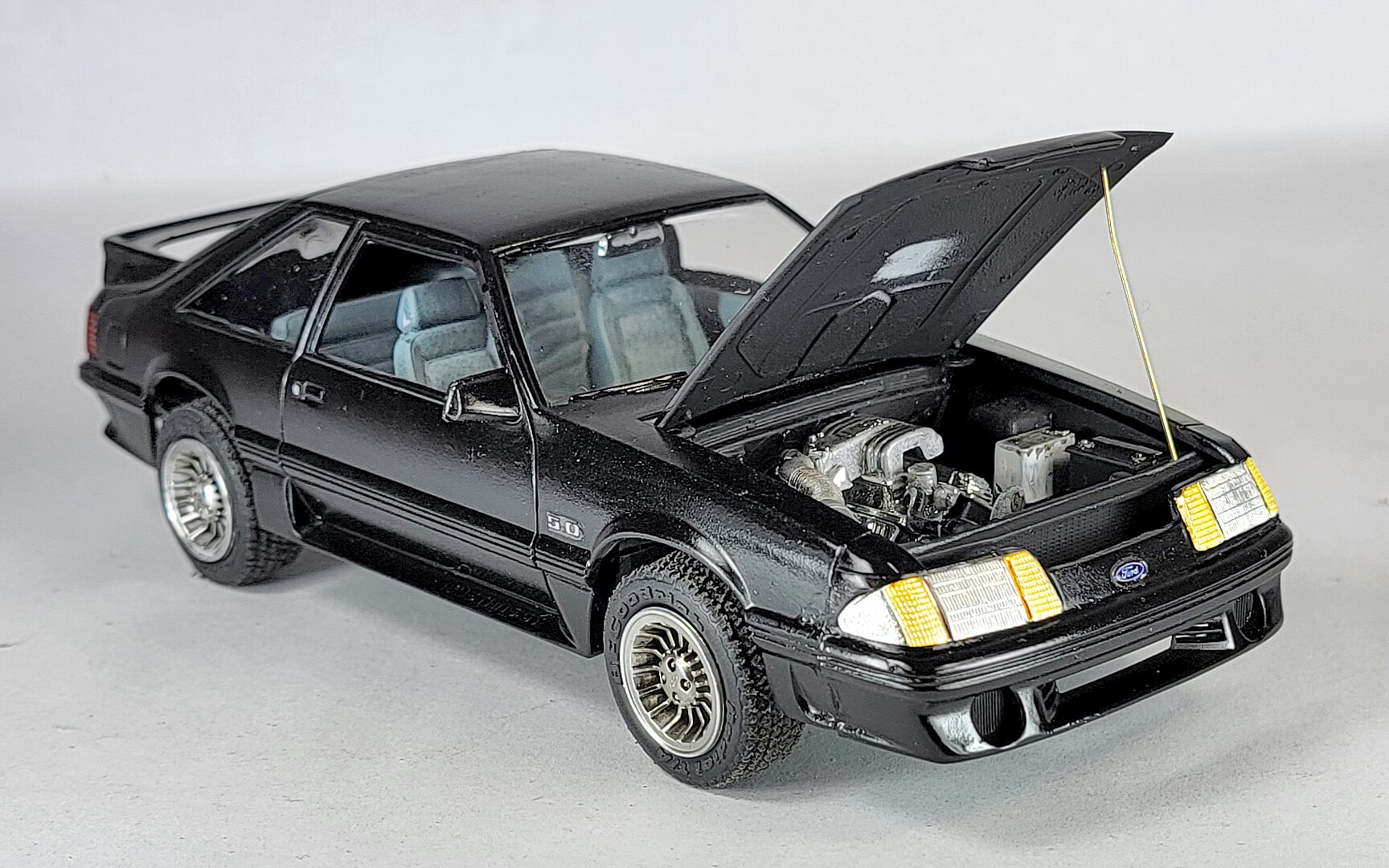 '88 Ford Mustang GT -- Plastic Model Car Vehicle Kit -- 1/25 Scale ...