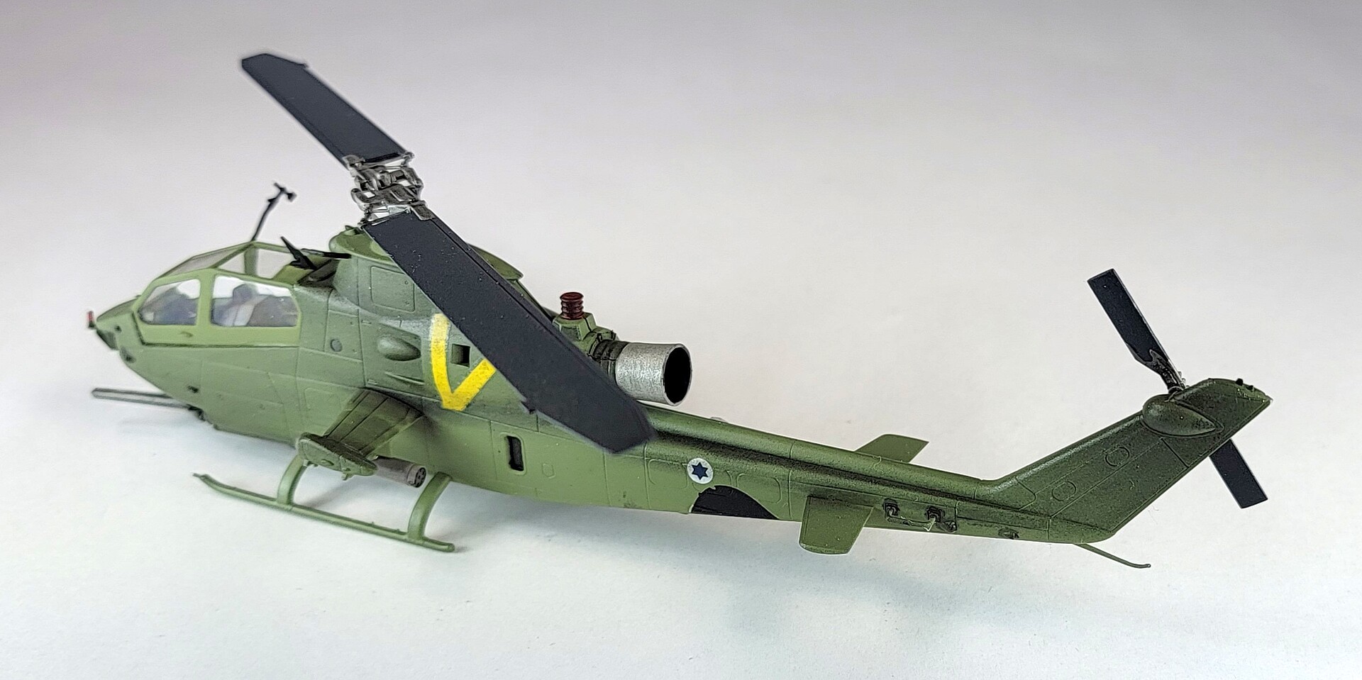 AH-1S Cobra Attack Helicopter -- Plastic Model Helicopter Kit -- 1/72 ...