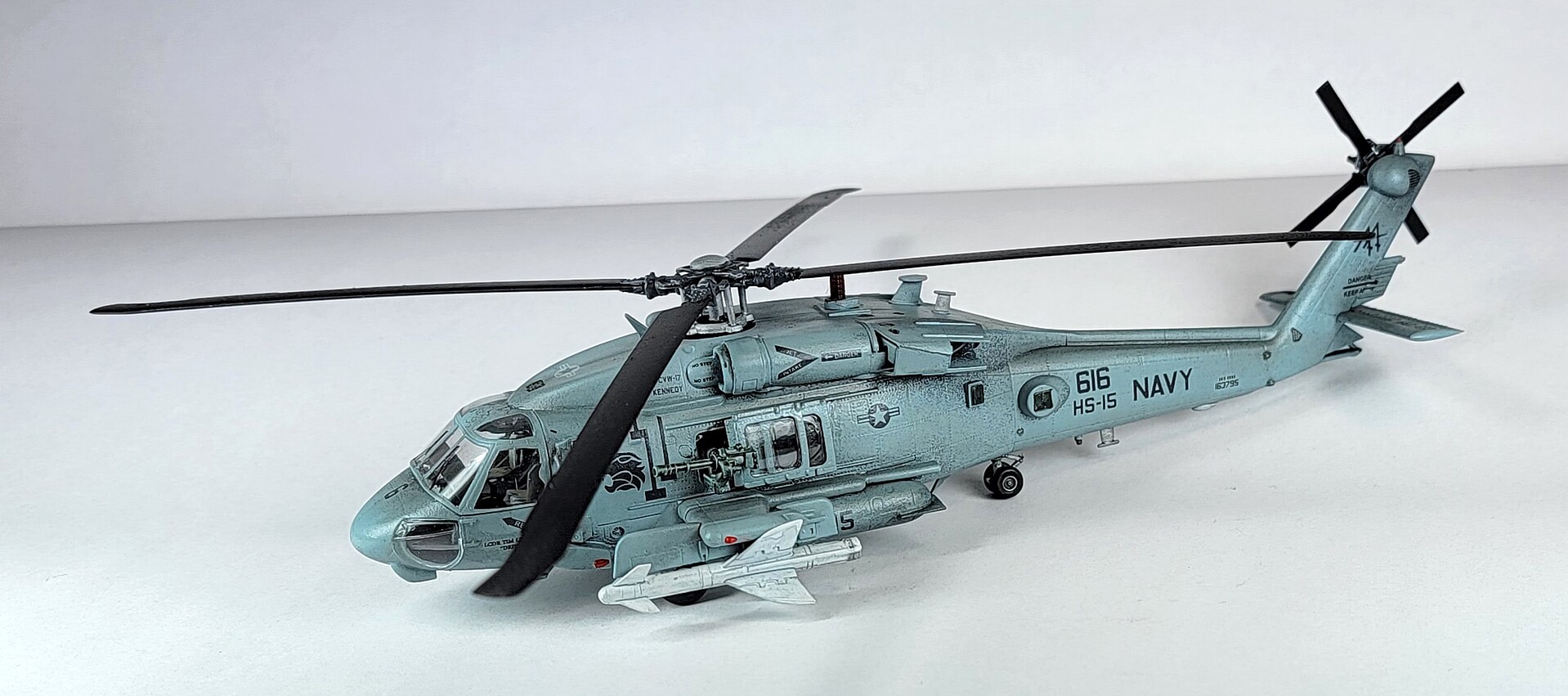 HH-60H Rescue Hawk -- Plastic Model Helicopter Kit -- 1/72 Scale ...