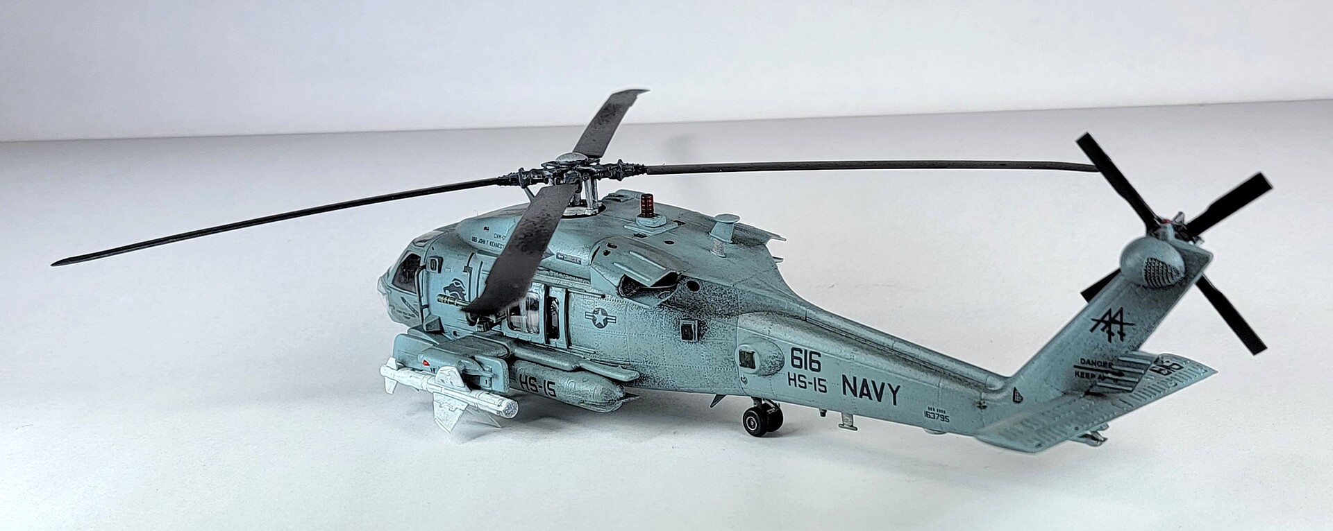 HH-60H Rescue Hawk -- Plastic Model Helicopter Kit -- 1/72 Scale ...
