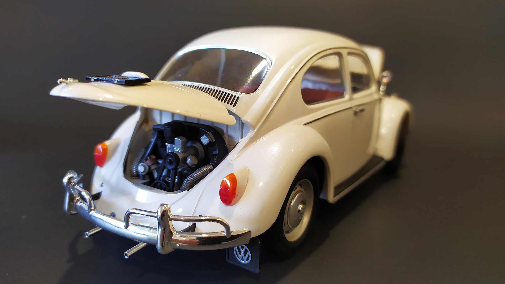 1966 Volkswagen Beetle VW BUG -- Plastic Model Car Kit -- 1/24 Scale ...