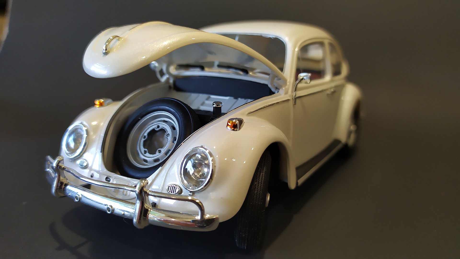 1966 Volkswagen Beetle VW BUG -- Plastic Model Car Kit -- 1/24 Scale ...