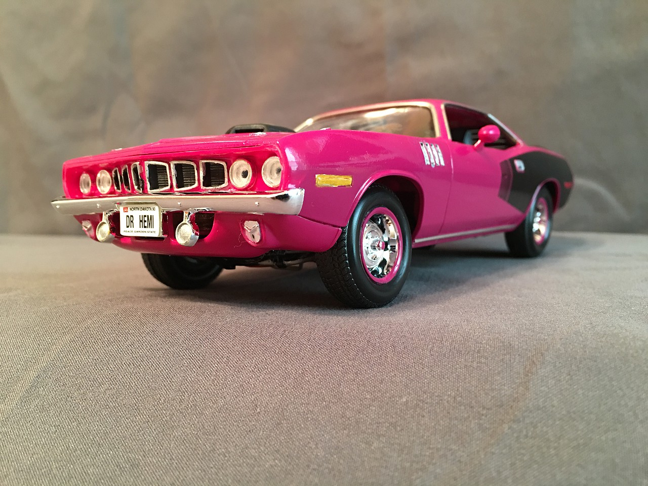 1971 Hemi Cuda 426 -- Plastic Model Car Kit -- 1/24 Scale -- #852943 ...