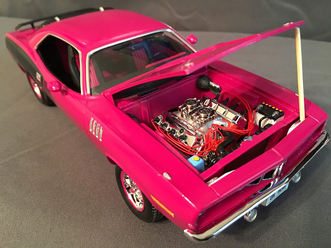 1971 Hemi Cuda 426 -- Plastic Model Car Kit -- 1/24 Scale -- #852943 ...