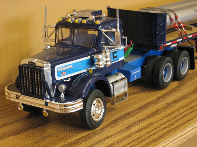 Great Dane Flat Bed Trailer -- Plastic Model Vehicle Kit -- 1/25 Scale ...