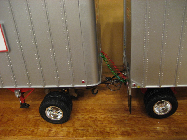 'Double Header' Van Trailers -- Plastic Model Vehicle Kit -- 1/25 Scale ...