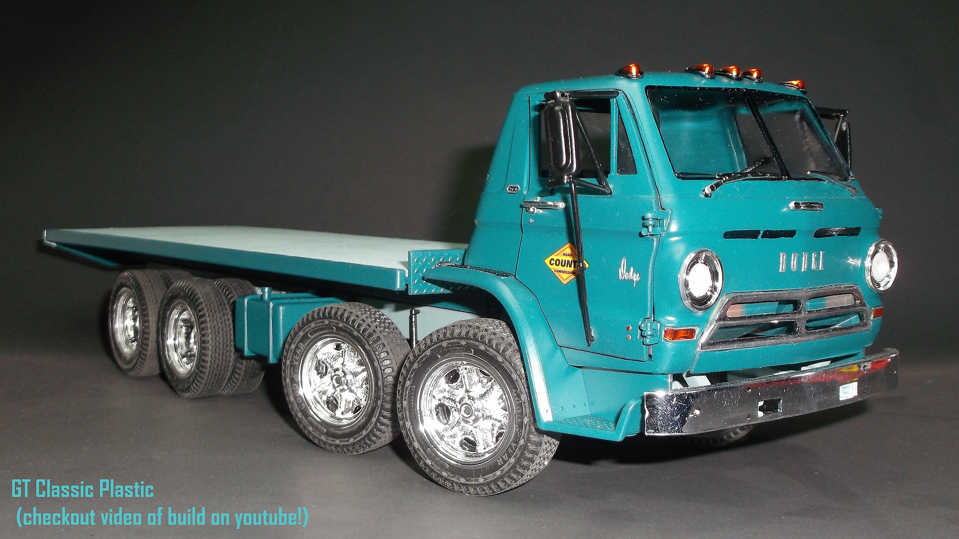 Dodge L700 Tractor with Shell Tanker -- Plastic Model Truck Kit -- 1/25 ...