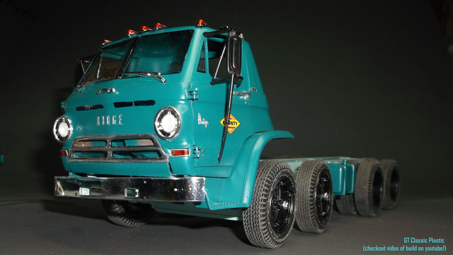 Dodge L700 Tractor with Shell Tanker -- Plastic Model Truck Kit -- 1/25 ...