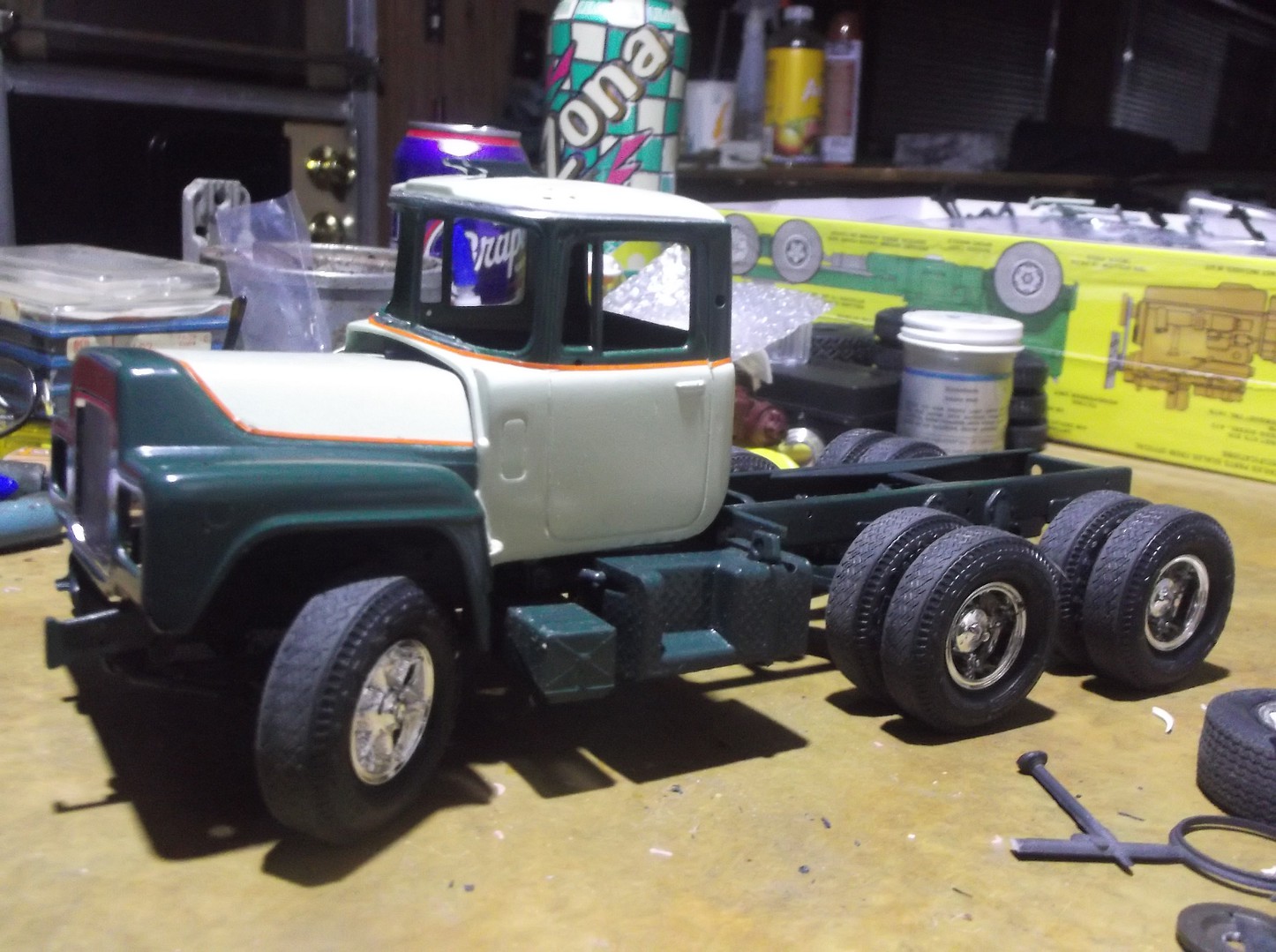 Mack R685ST Semi Tractor Pictures