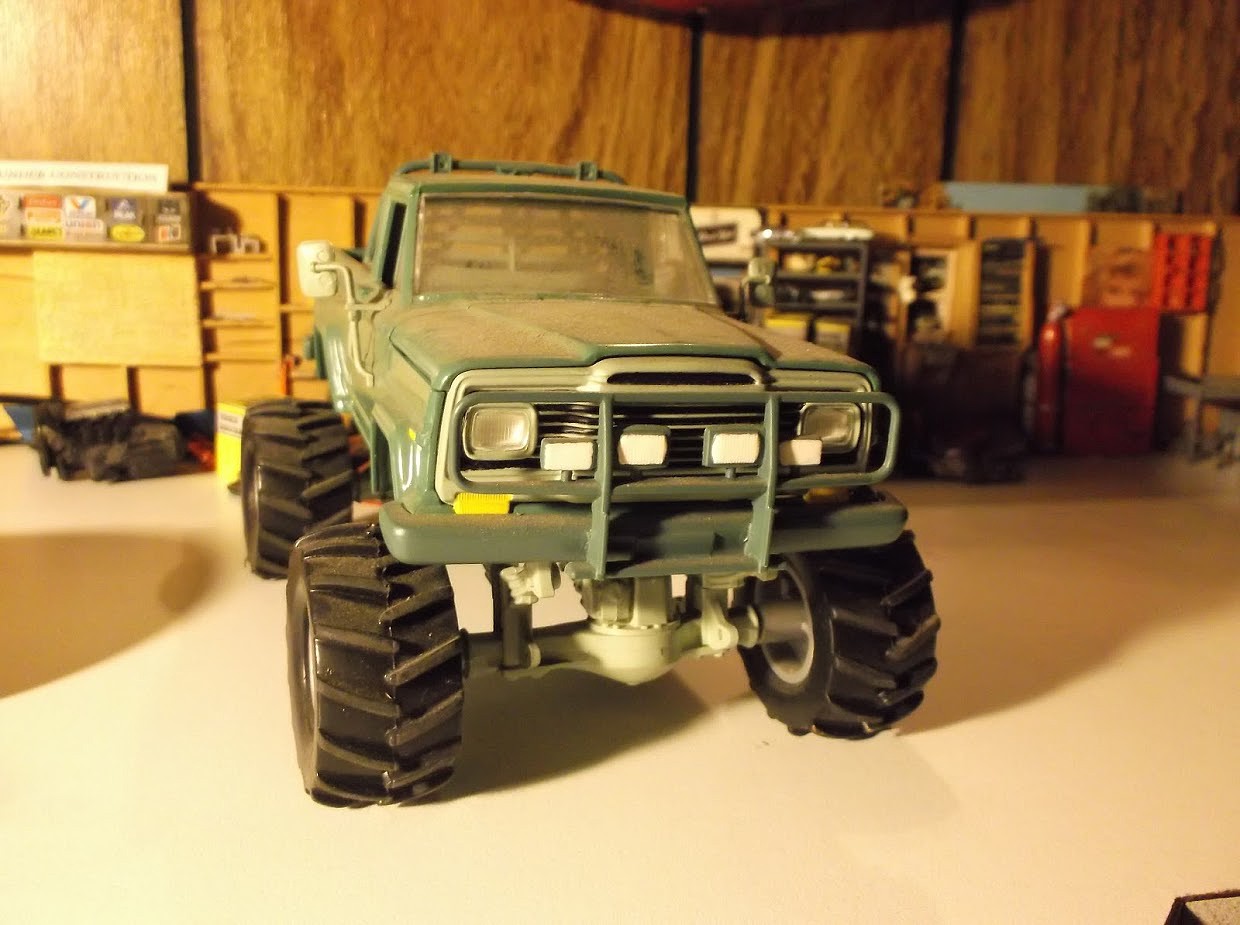 1980 Jeep Honcho Ice Patrol -- Plastic Model Truck Kit -- 1/25 Scale ...