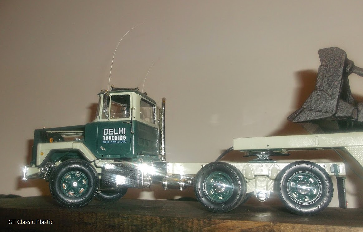 Mack DM800 Semi Tractor Cab -- Plastic Model Truck Vehicle Kit -- 1/25 ...