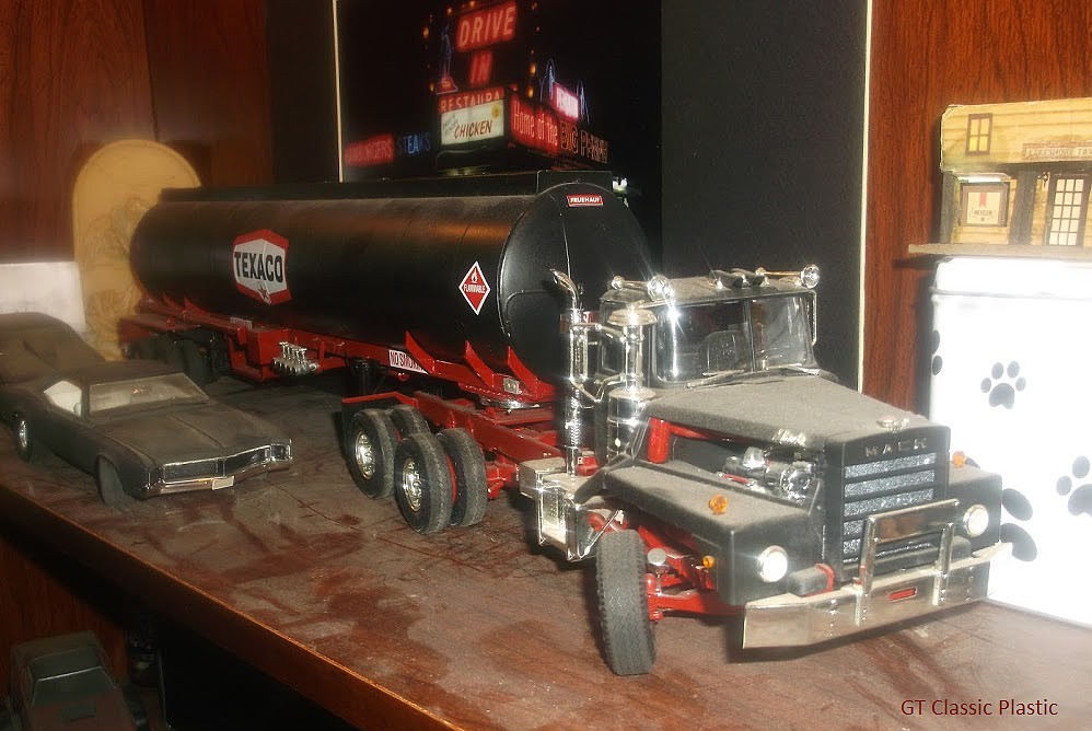 Mack DM800 Semi Tractor Cab -- Plastic Model Truck Vehicle Kit -- 1/25 ...