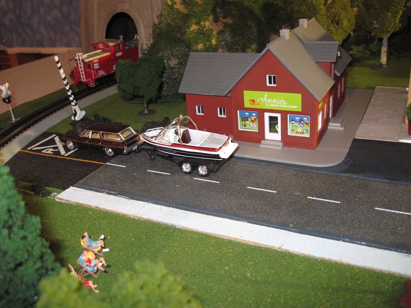 Gallery Pictures Model-Power Annie's Country Store Built-Up HO Scale ...