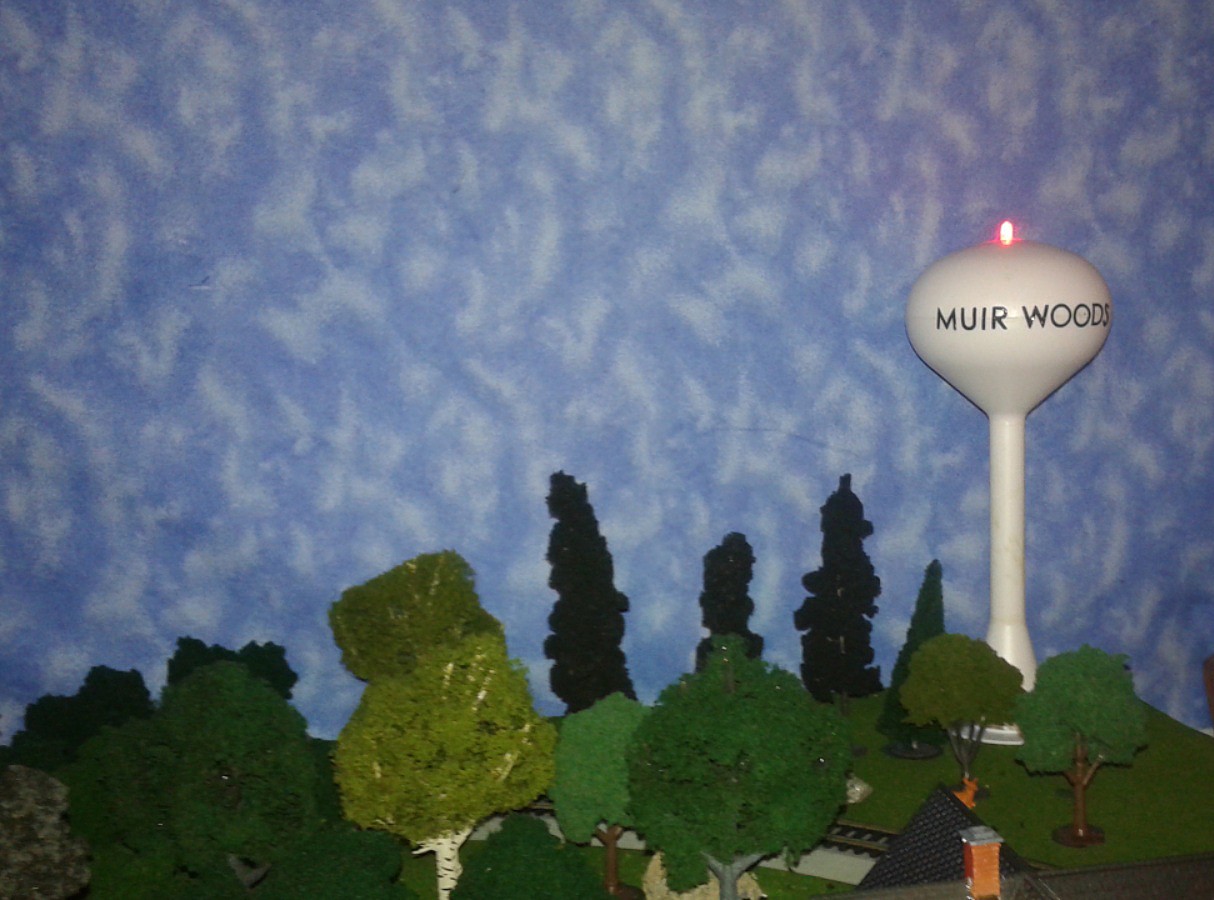 WaterTwr w/Flash Red Lts - HO-Scale pictures by 4theboids